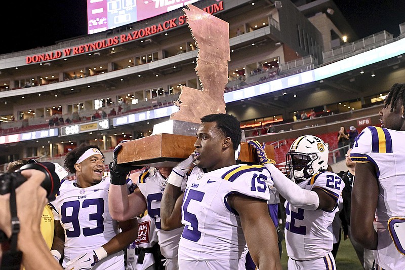 College football roundup: LSU, Texas A&M stay unbeaten in SEC ...