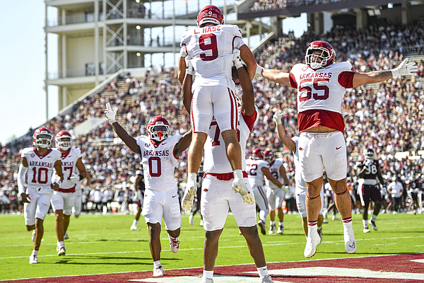 Notable stats, PFF grades from Arkansas football's 58-25 win over ...