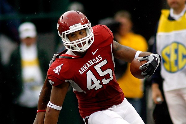 Q&A: Former Razorback D.J. Williams on broadcast career, film ...