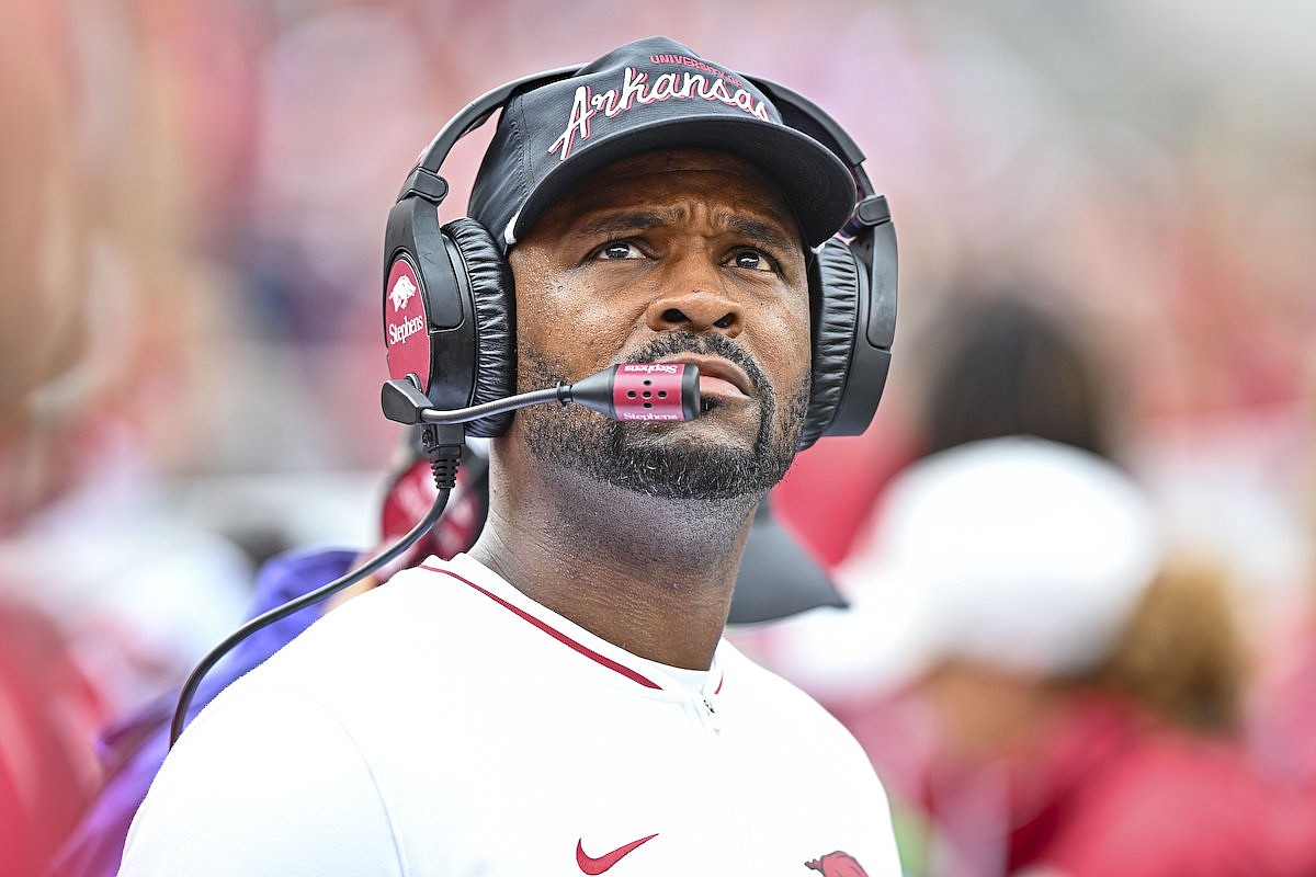OPINION | NATE ALLEN: No magician spotted, but Razorbacks’ defense ...