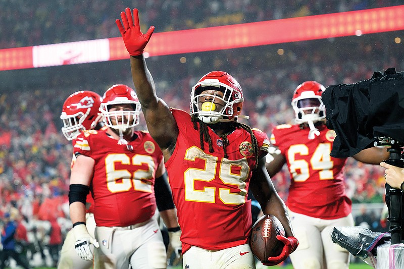 Chiefs hunt down overtime win against Buccaneers | Jefferson City News ...