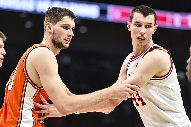 Brotherly shove: Tomislav, Illini trample down Zvonimir, Hogs ...