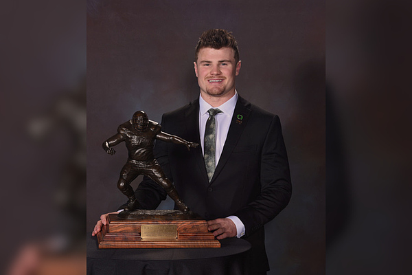 Oregon linebacker Bryce Boettcher awarded 2024 Burlsworth Trophy ...