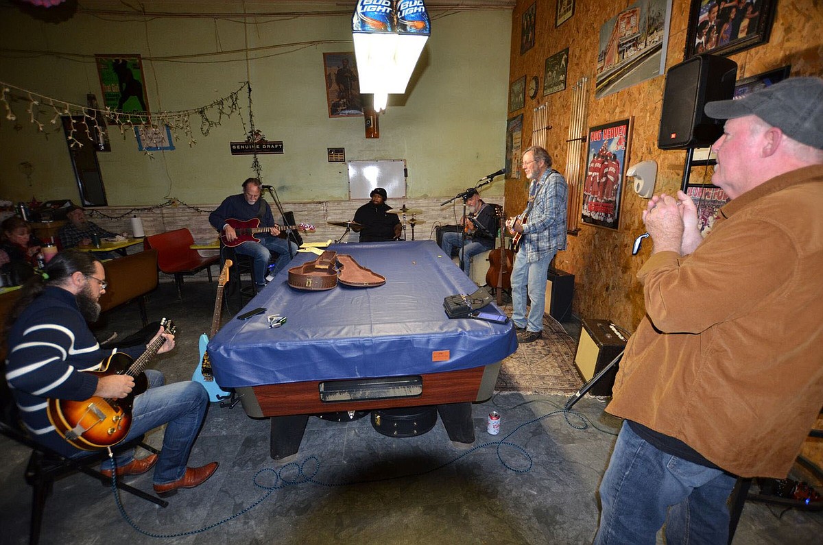 Jeter returns to his roots to celebrate his sixth album | Pine Bluff ...