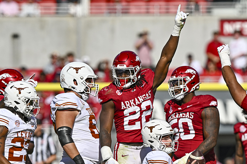 Report: Linebacker Brad Spence transferring to Texas from Arkansas ...