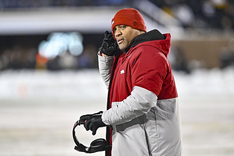 Transfer defensive end connects with Deke Adams during Arkansas ...