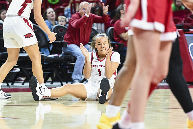 Phoenix Stotijn's debut gives Arkansas women's basketball a building ...