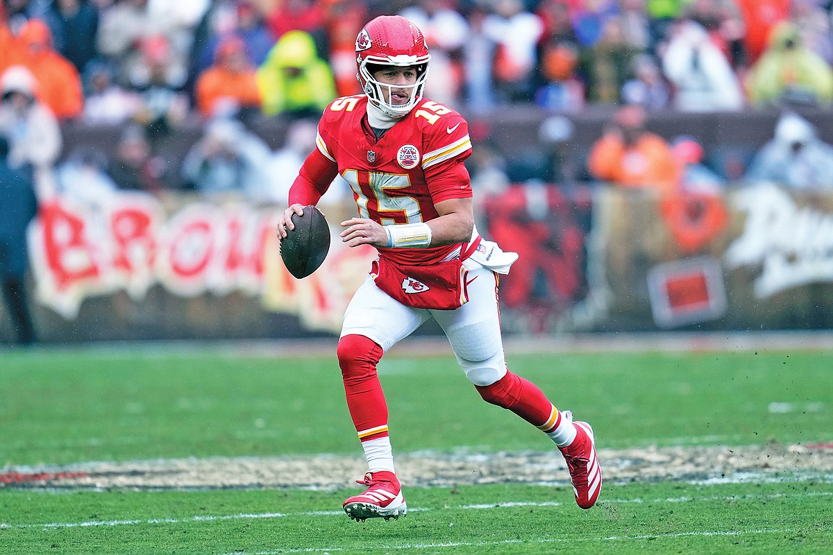 Mahomes back on practice field with injured ankle | Fulton Sun