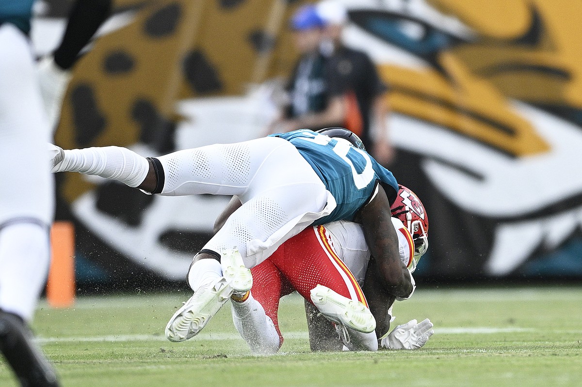 Chiefs activate Brown from injured reserve, set to make season debut ...