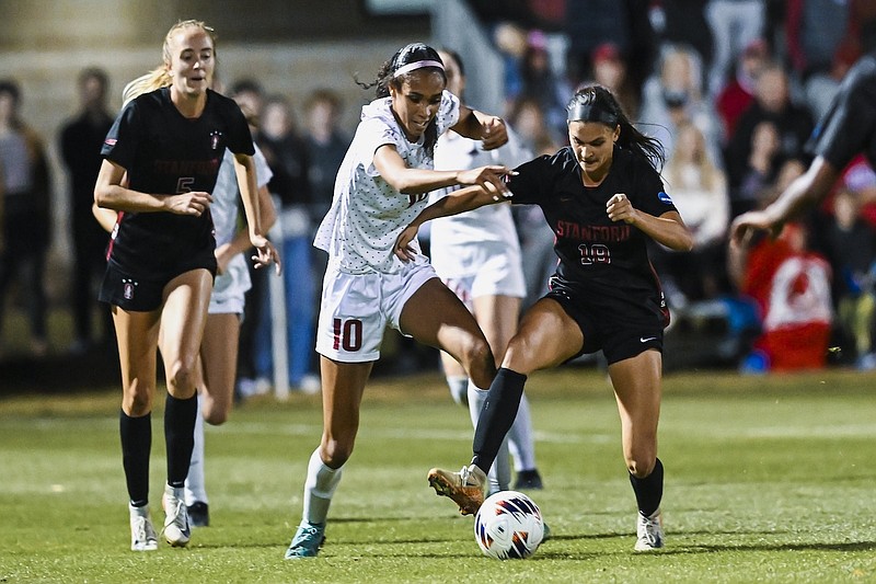 Arkansas soccer freshman star Anaiyah Robinson transfers to Tennessee ...