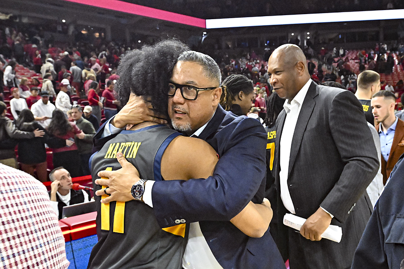 Christmas together: Basketball game allows Arkansas assistant Chuck ...