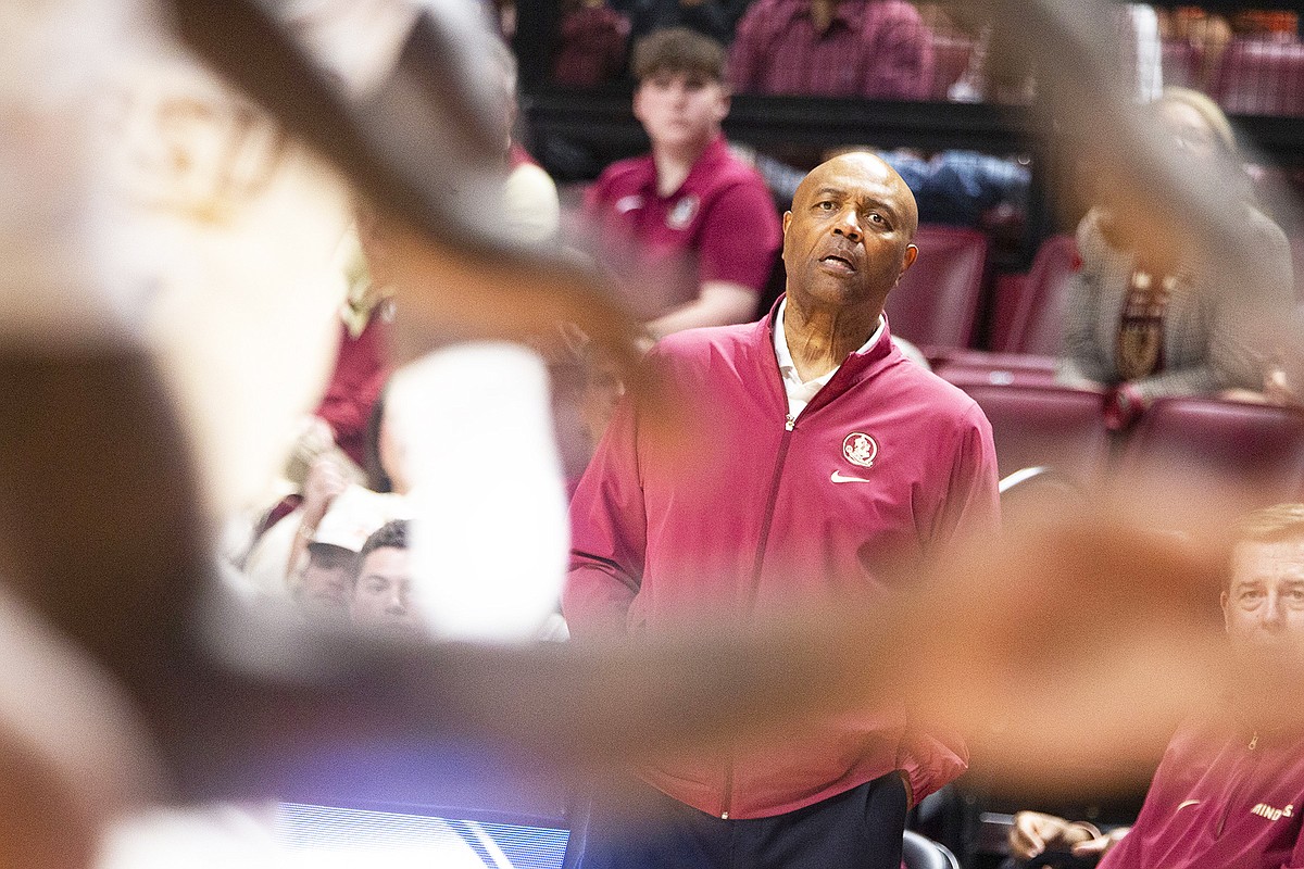 Six former Florida State players sue coach Hamilton about failed NIL ...