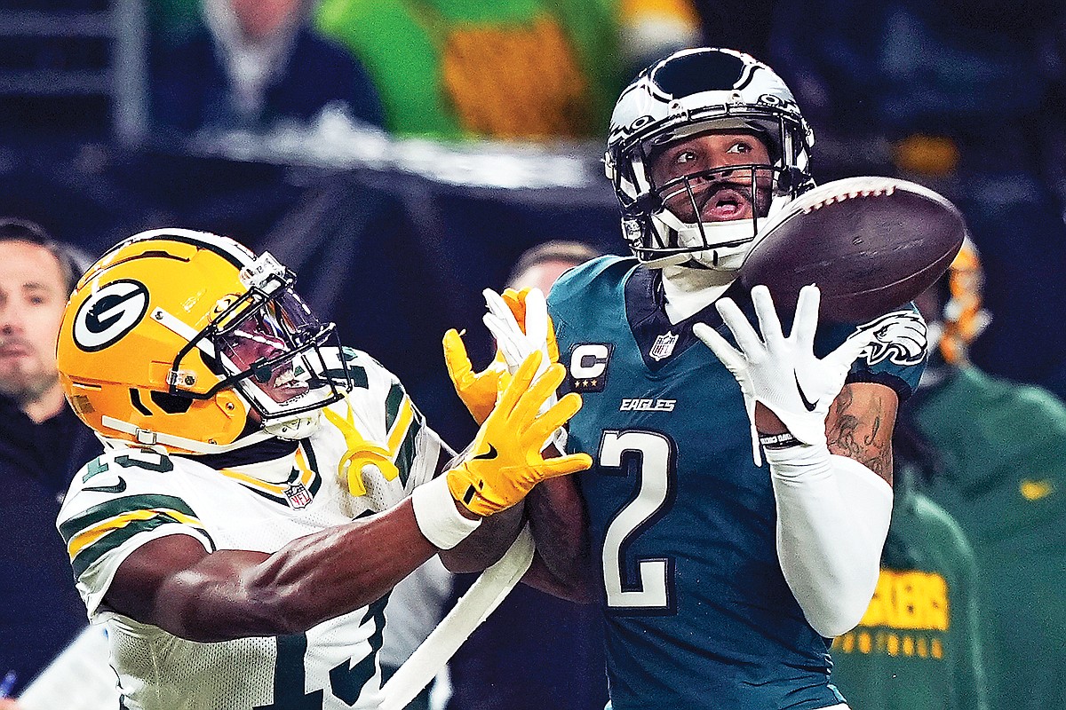 Hurts tosses two TD passes, Goedert throws three stiff-arms to lead Eagles past Packers ...