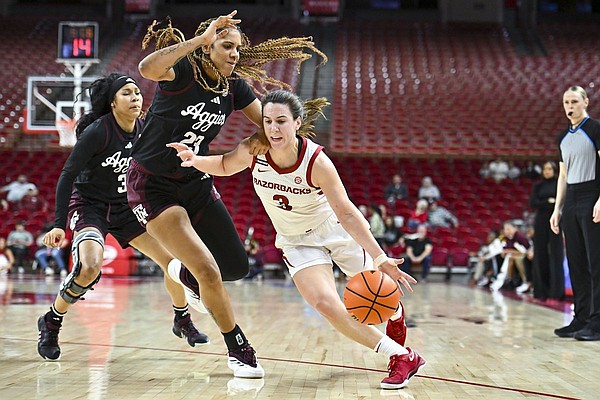 Izzy Higginbottom's double-double powers Arkansas women's basketball ...