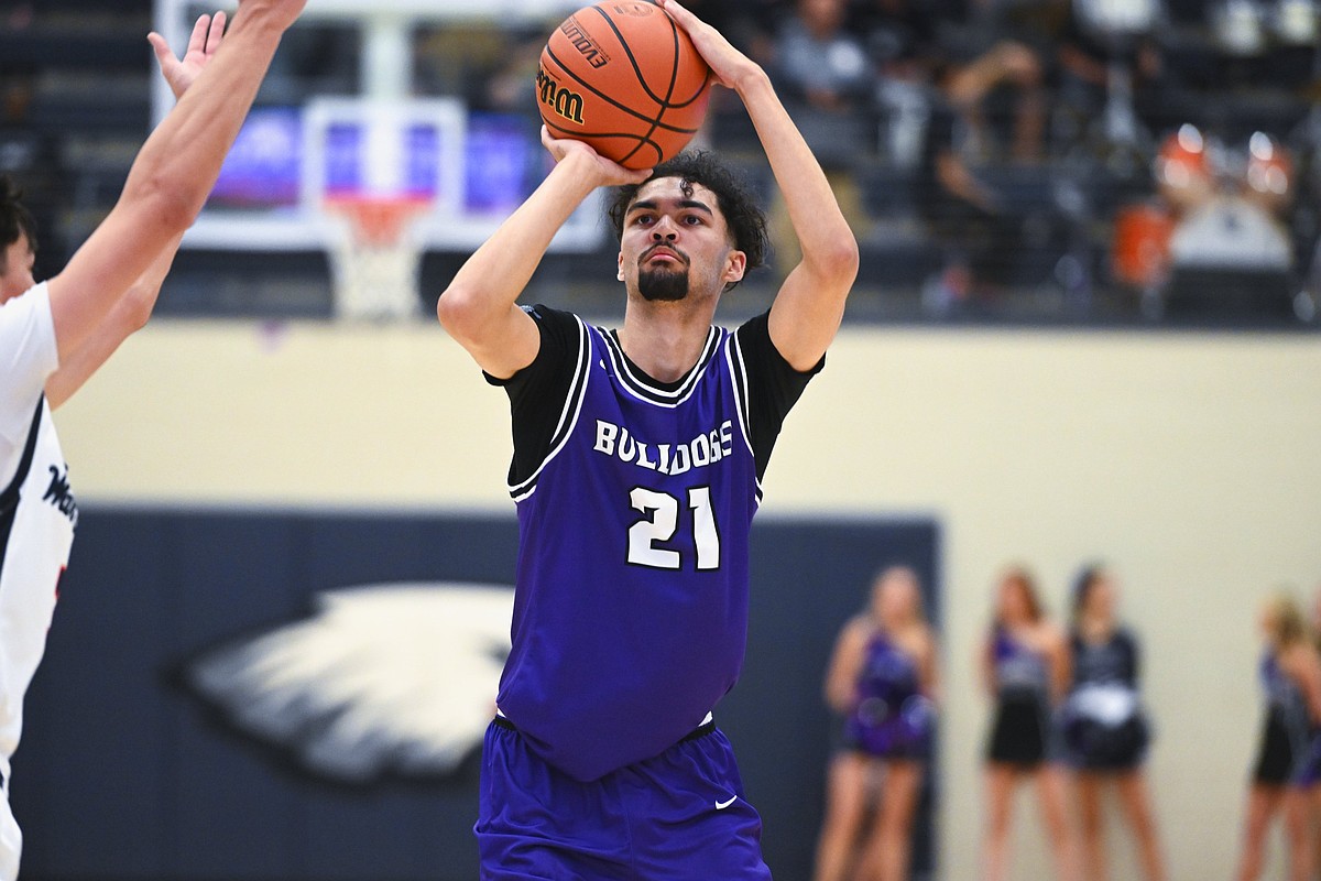 Fayetteville uses 20-0 to run erase early deficit en route to a big win ...