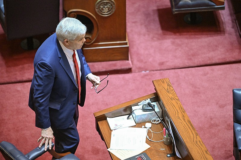 Senate approves library director work experience bill | The Arkansas ...