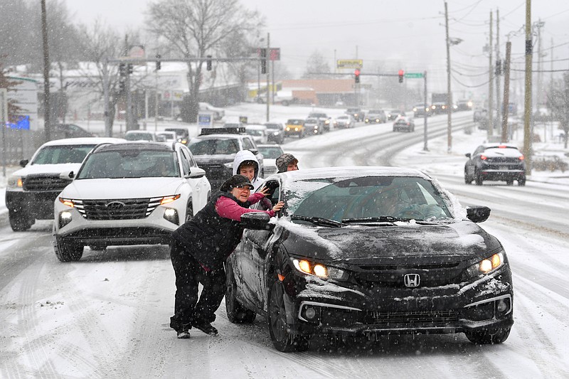 Winter storm moves into Northwest Arkansas, lots of snow and cold in ...