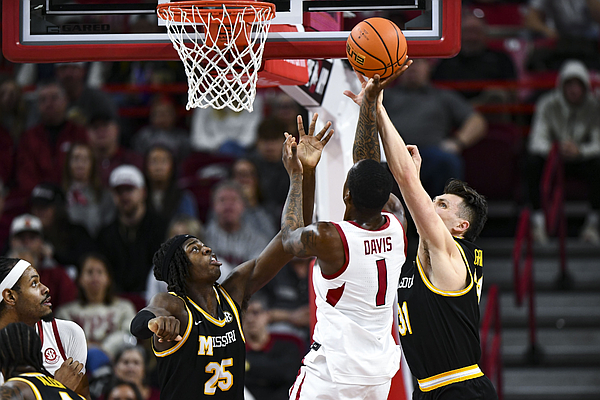 Shorthanded Arkansas basketball team holds on to beat No. 15 Missouri ...