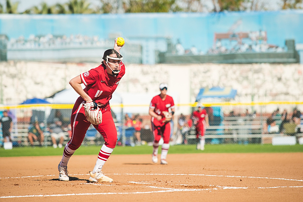 Arkansas softball blanks Baylor in run-rule behind combined 1-hitter ...