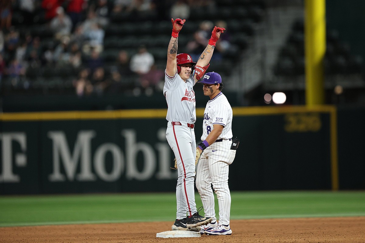 Razorbacks again rely on Aloy’s bat | Northwest Arkansas Democrat-Gazette
