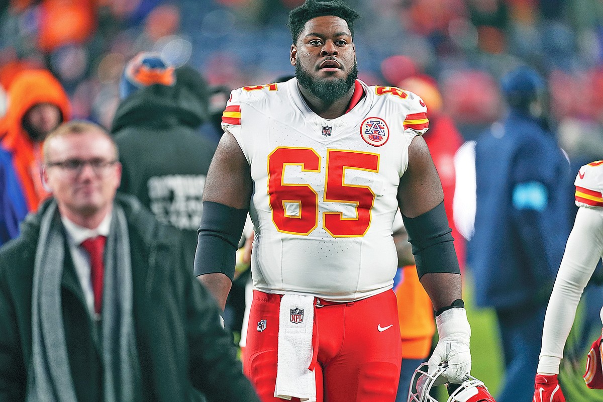 Chiefs’ Smith one of two players to get franchise tag designation ...