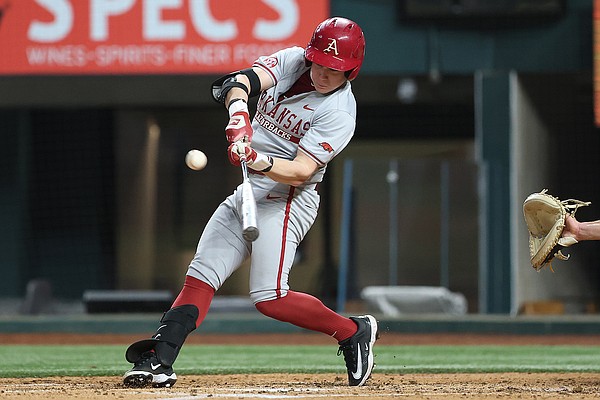 8-run inning powers Arkansas baseball to Game 2 win over Ole Miss ...