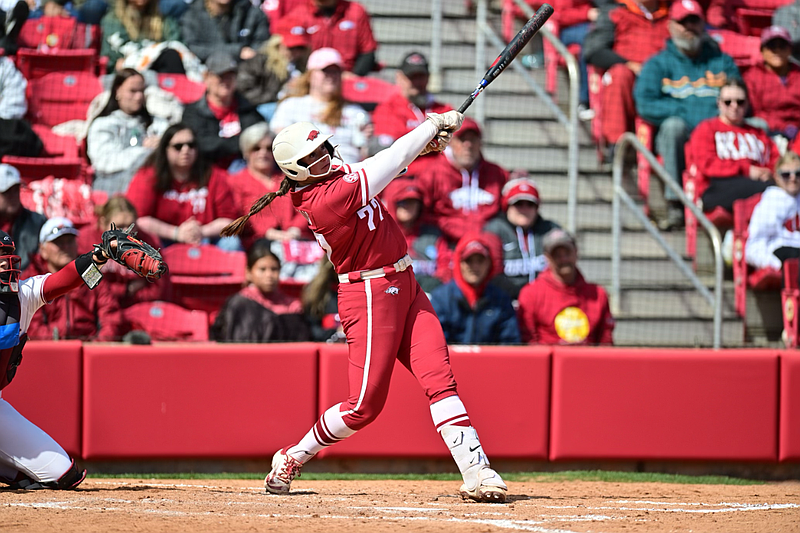No. 1 Oklahoma beats No. 15 Arkansas softball in high-scoring Game 3 to ...