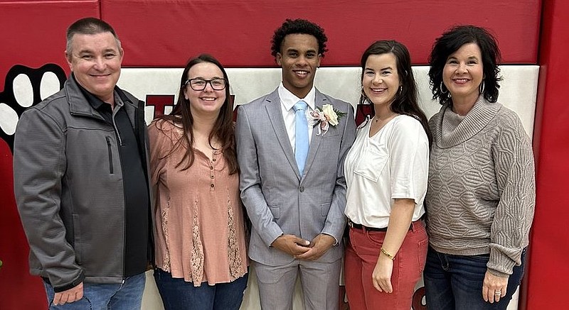 Tuckerman guard Amare Neal always wears a smile due to past | Whole Hog ...