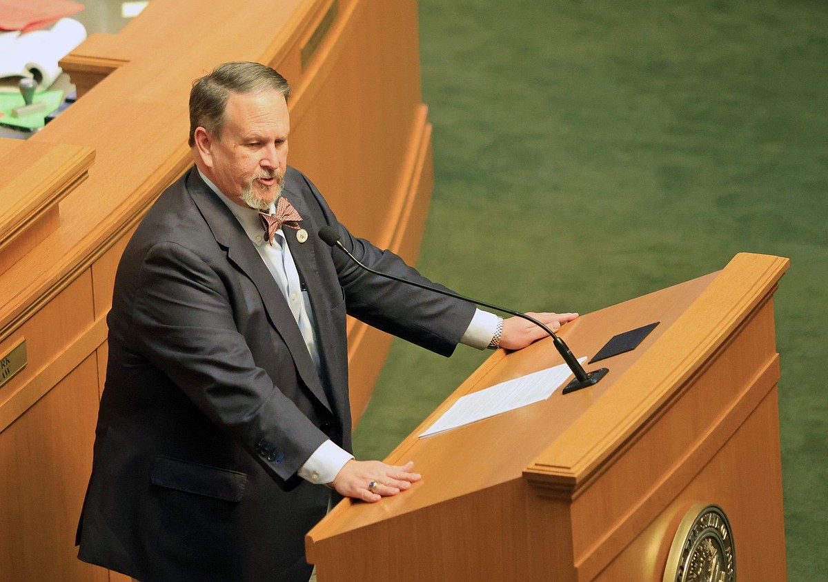 Arkansas bill aims to ban state, local retirement systems from ...