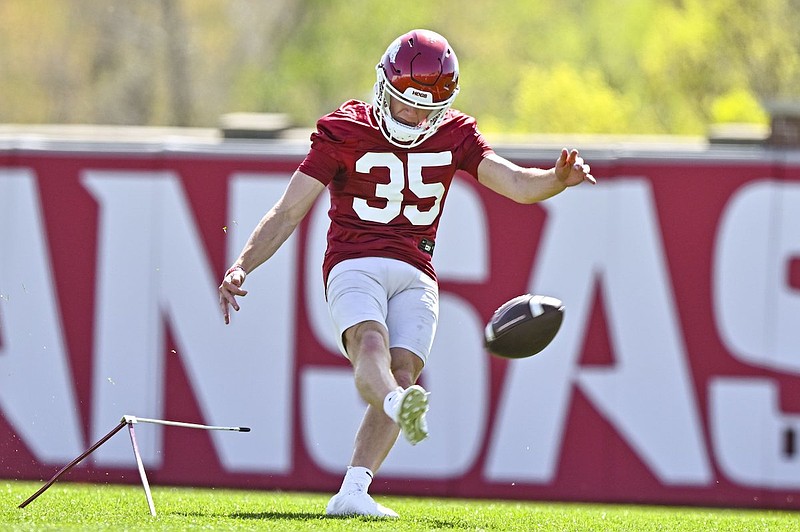 Arkansas football freshman kicker Scott Starzyk lives for big moments ...