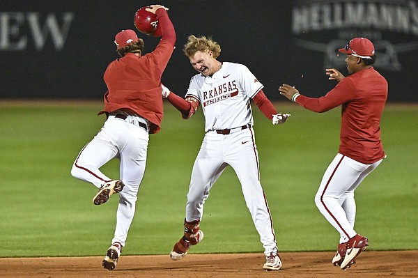 Reese Robinett's 3 doubles help Arkansas baseball to run-rule win over ...