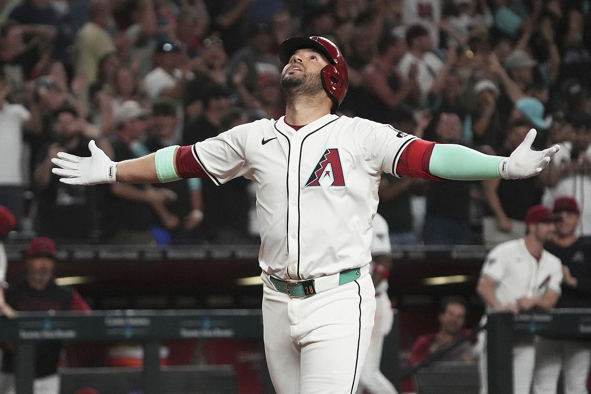 Suárez becomes 19th player in MLB history to hit four HRs in game ...