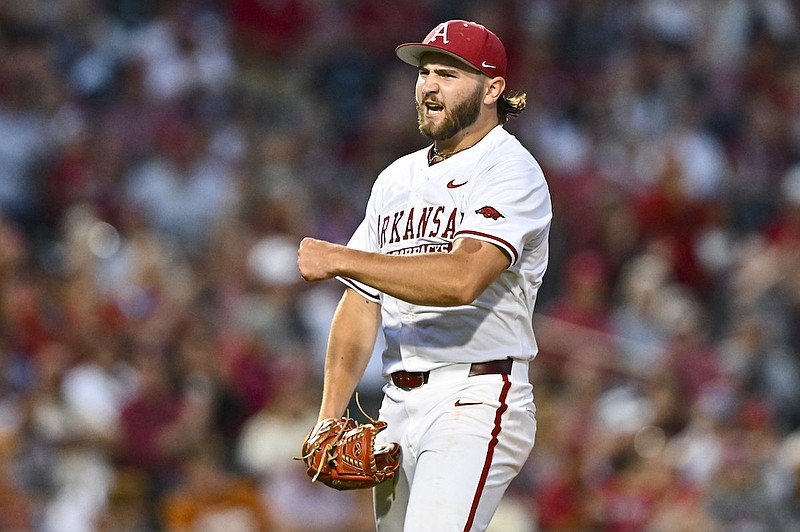 Zach Root throws 8 scoreless in Arkansas baseball's dominant Game 1 win over Texas | Whole Hog ...