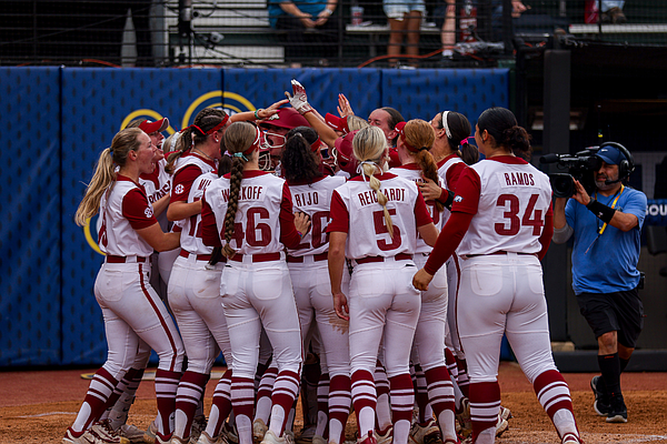 Arkansas softball beats Georgia on Bri Ellis' walk-off grand slam at ...