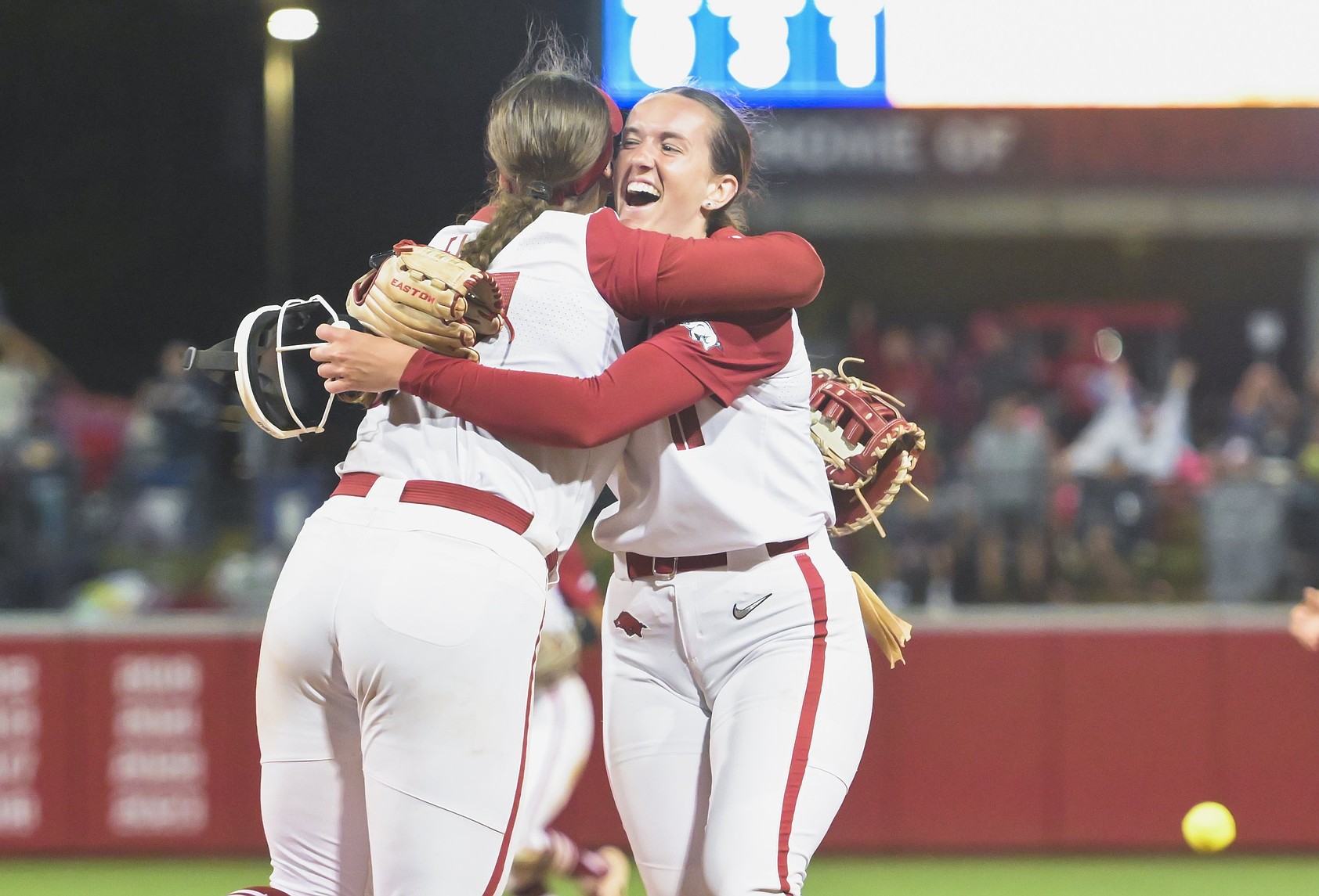 Arkansas beats Oklahoma State to win NCAA Fayetteville Regional ...