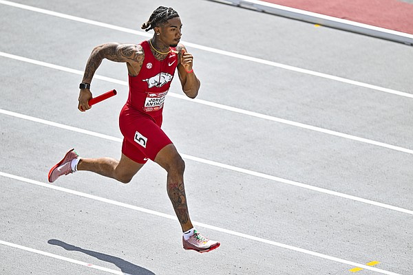 Arkansas track and field's Jordan Anthony among 3 finalists for ...