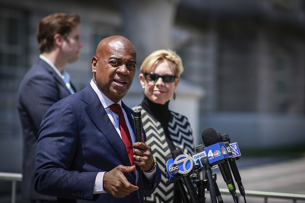 Newark mayor sues New Jersey's top federal prosecutor after arrest at ...