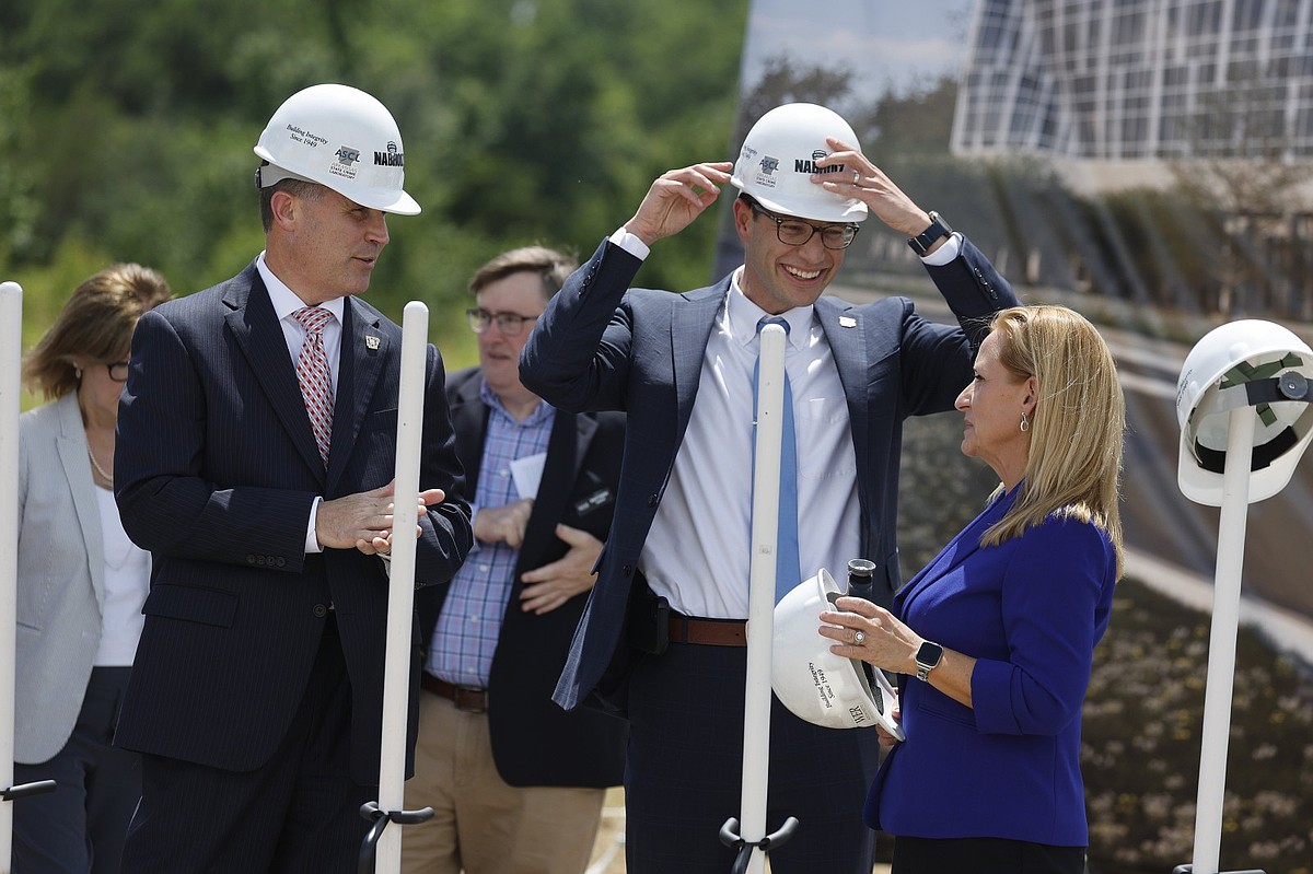 Officials break ground on new state Crime Laboratory in North Little ...
