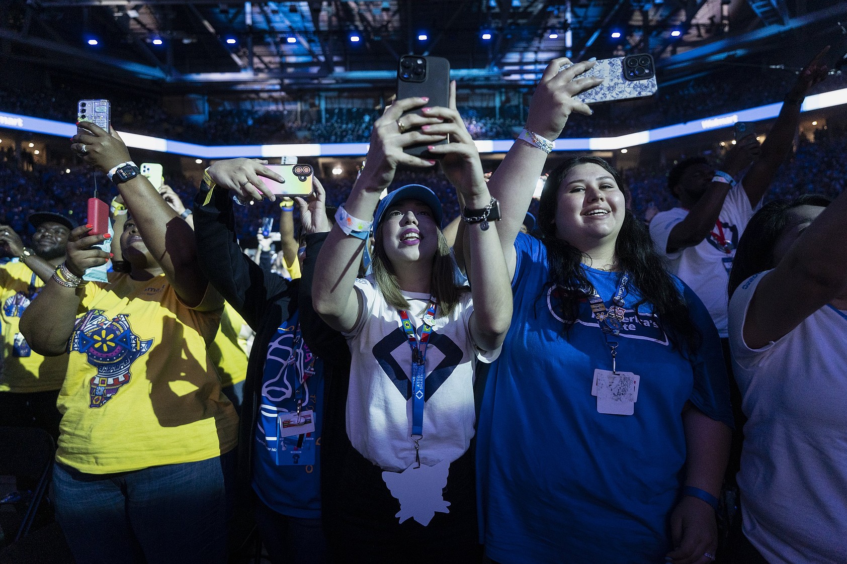 Walmart celebration features emcee Jimmy Fallon, The Killers ...