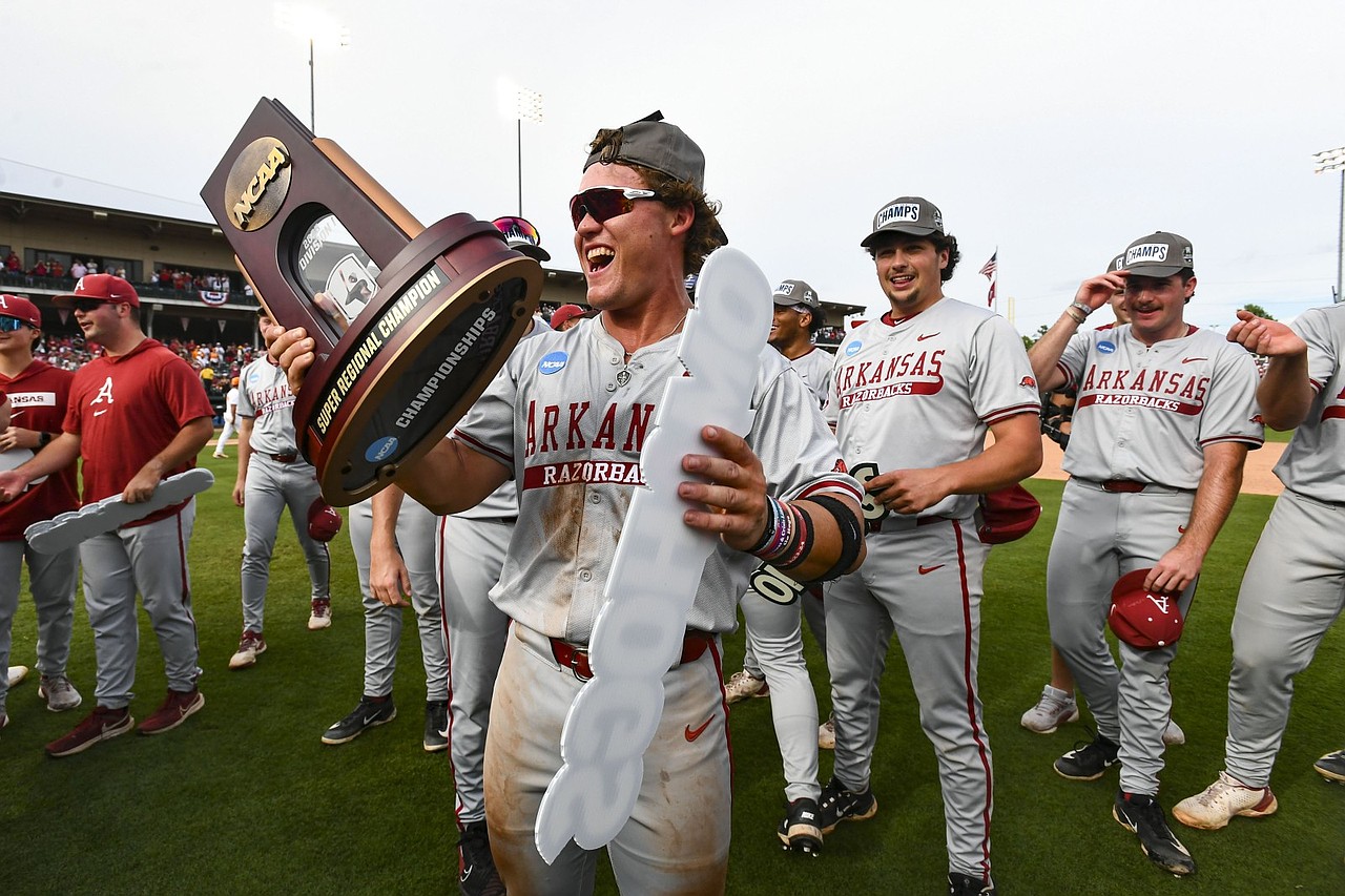 Arkansas Razorbacks demolish Volunteers, reach first College World ...