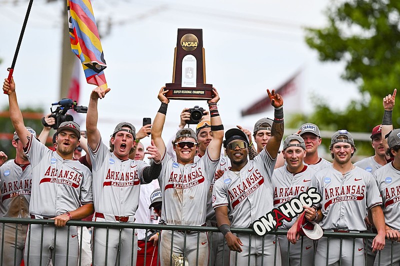 Arkansas baseball celebrates super regional win with parade through ...