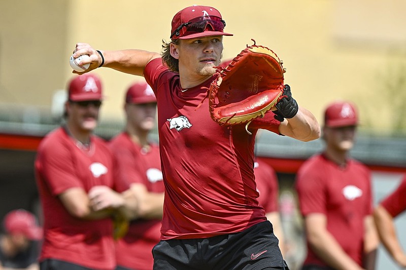Arkansas baseball bullpen catcher Elliott Peterson back in hometown of ...