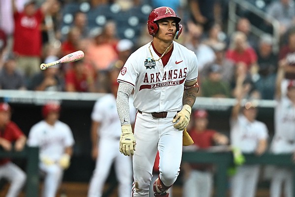 Arkansas baseball advances to College World Series Final 4 with win ...