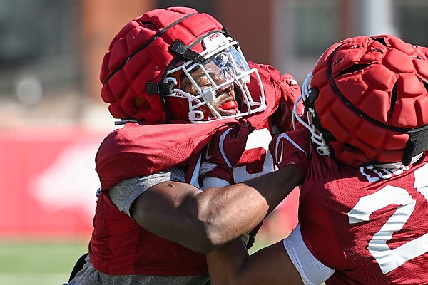 Arkansas freshman linebacker Tavion Wallace knows his speed | Whole Hog ...