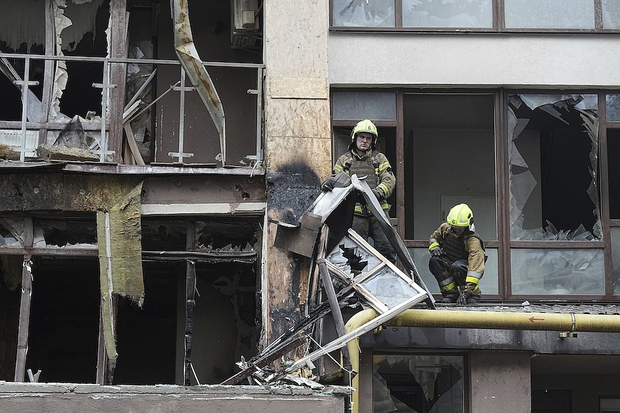 Russia launches a major aerial attack on Kyiv hours before high-level ...