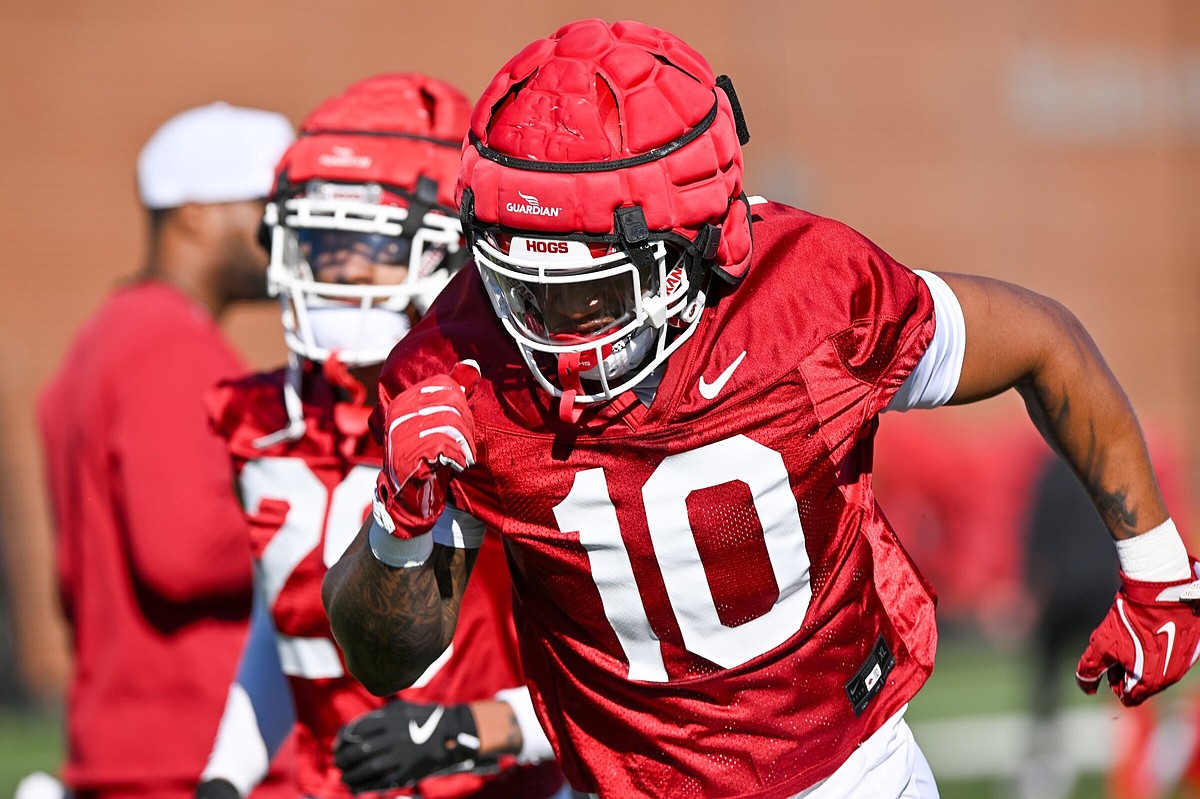Arkansas Razorback LB Sorey spending time in film room, building trust ...