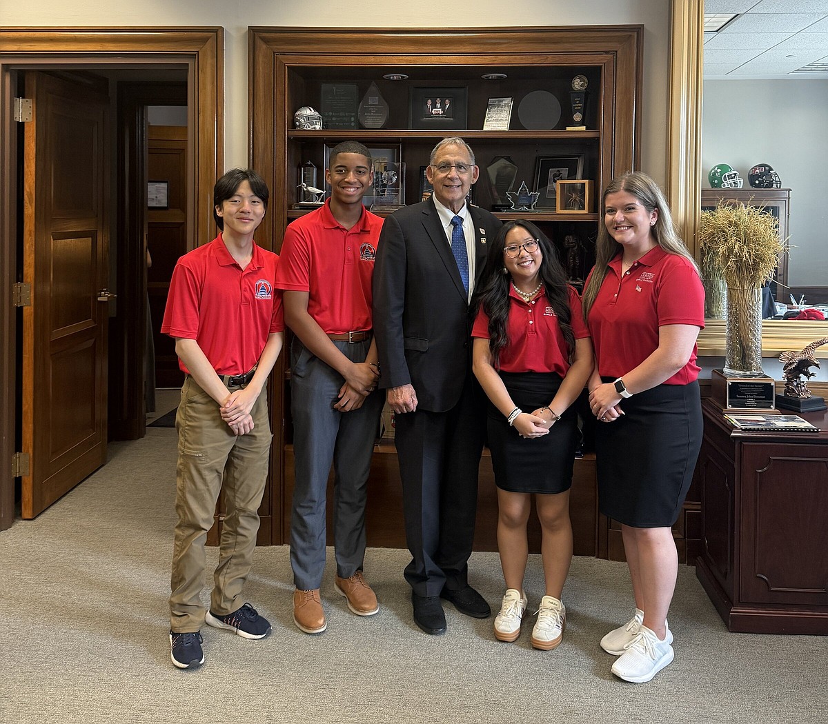Redfield student meets Senator Boozman | Pine Bluff Commercial News