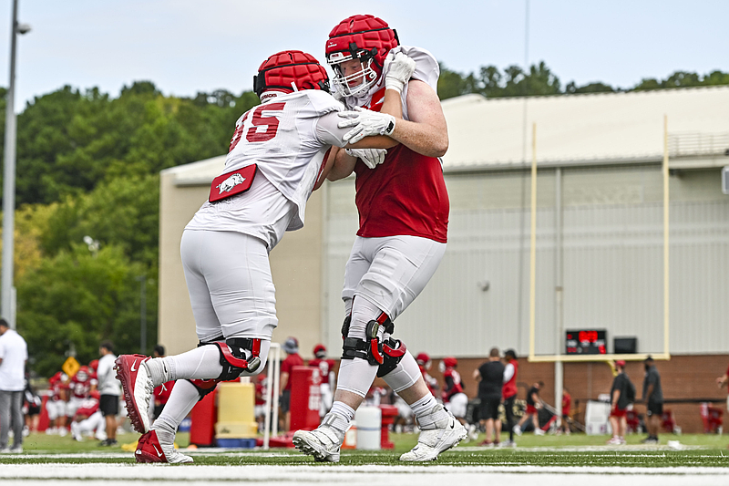 Arkansas football places offensive lineman Aaron Smith on scholarship ...