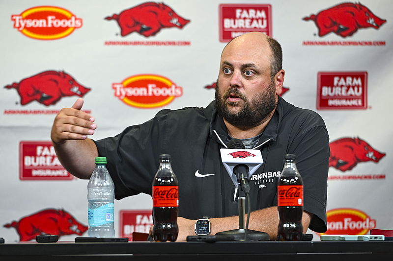 WATCH: Arkansas tight ends coach Morgan Turner, players give fall camp ...