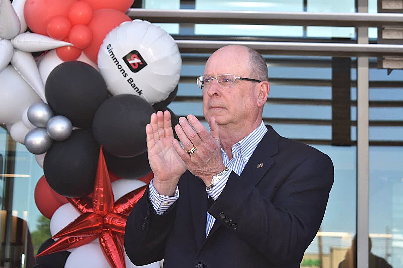 Makris to retire as Simmons CEO and chairman | Pine Bluff Commercial News